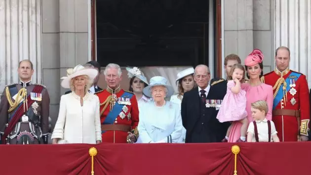 Королівська сім'я, яка бере кольори 2017