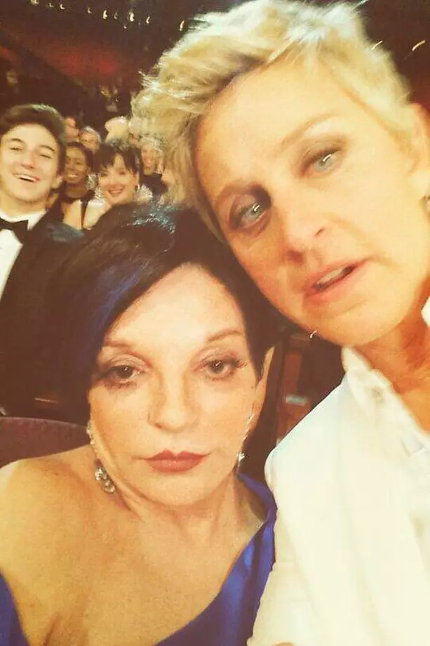 2014 ඔස්කාර් සම්මාන උළෙලේදී Ellen DeGeneres සහ Liza Minelli