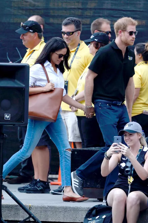 Meghan Markle dėvi Mother Denim – meghan markle mados prekės ženklai