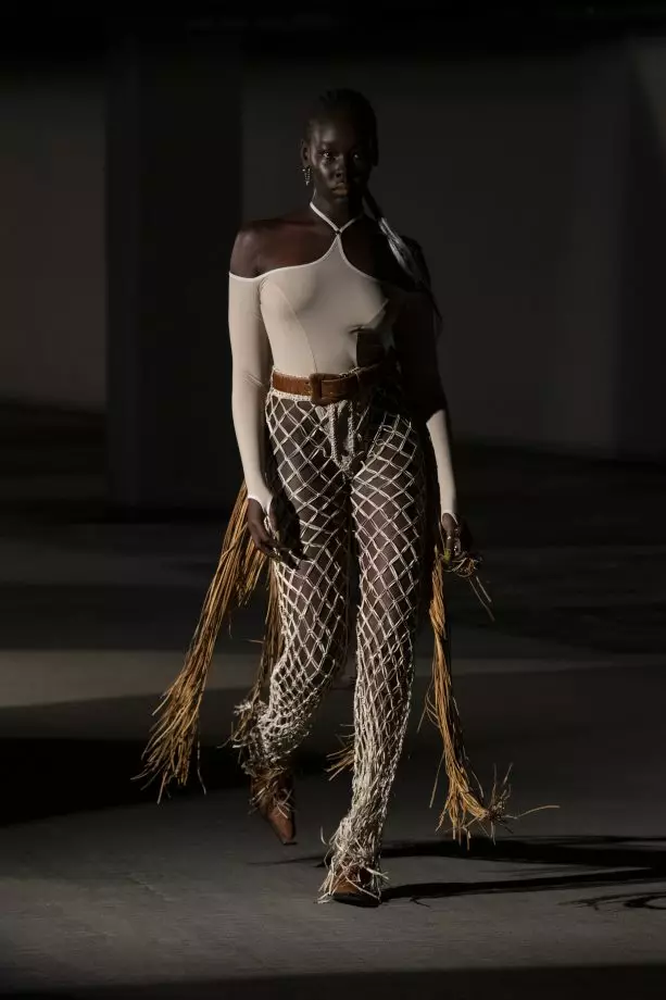 Ang mga gutlo sa London Fashion Week nga kinahanglan nimong masayran 9820_44